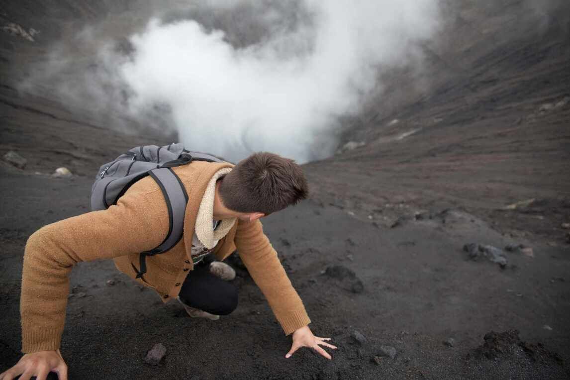 Acrophobia (Fear of Heights): Causes, Symptoms And Treatments