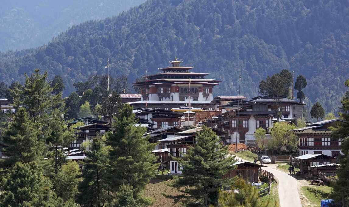 28 Tourist Places in Bhutan: Famous & Most Beautiful Places to Visit