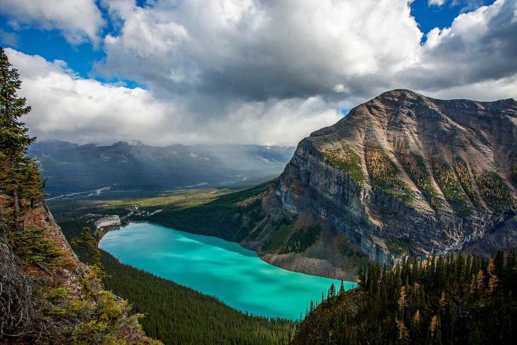 What Is Canada Famous For?- Best Places to Visit in Canada & Things to Do