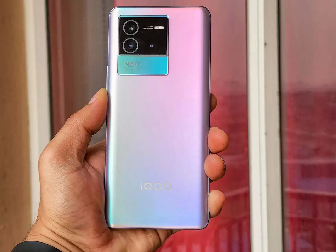 Top AMOLED Display Mobile Phones In India: Price & Key Specifications