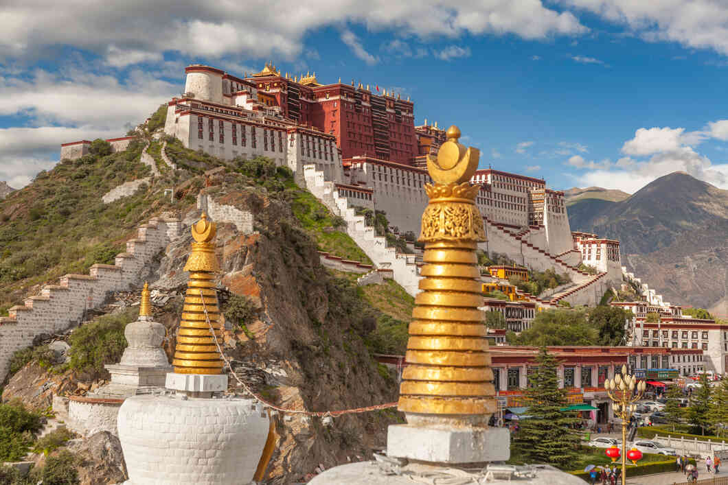16 Tourist Places in Tibet: Temples & Top Tourist Attractions to Visit