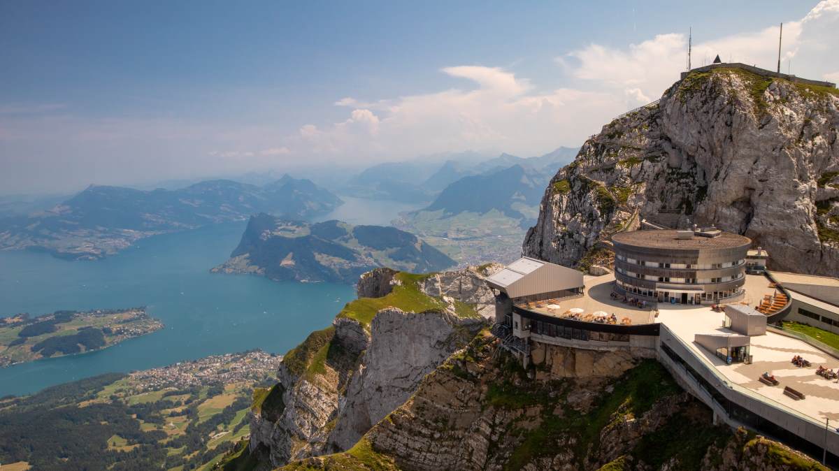 Best Time to Visit Switzerland : Seasons To Visit & Tips For Travelling